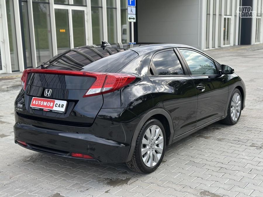 Melns Honda Civic 2013 Viļņa, ar dzinēja tilpumu 1.60 L un nobraukumu 104 tūkst. km par 7250 €, foto 5 vietnē AUTOMOTO.COM.LV
