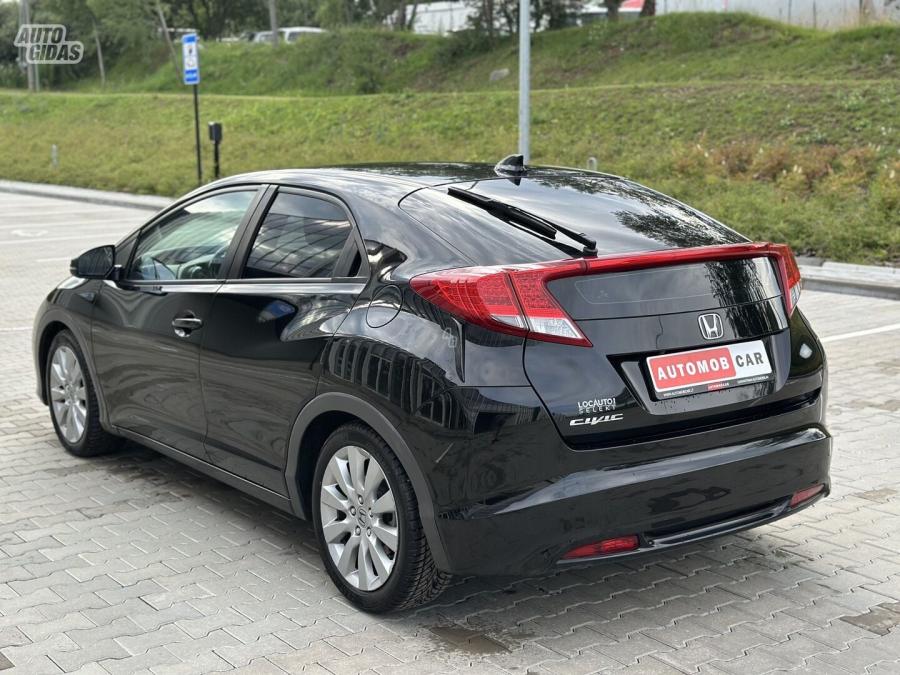 Black Honda Civic 2013 in Vilnius, with an engine capacity of 1.60 L and mileage of 104 thousand km for 7250 €, photo 7 on AUTOMOTO.COM.LV