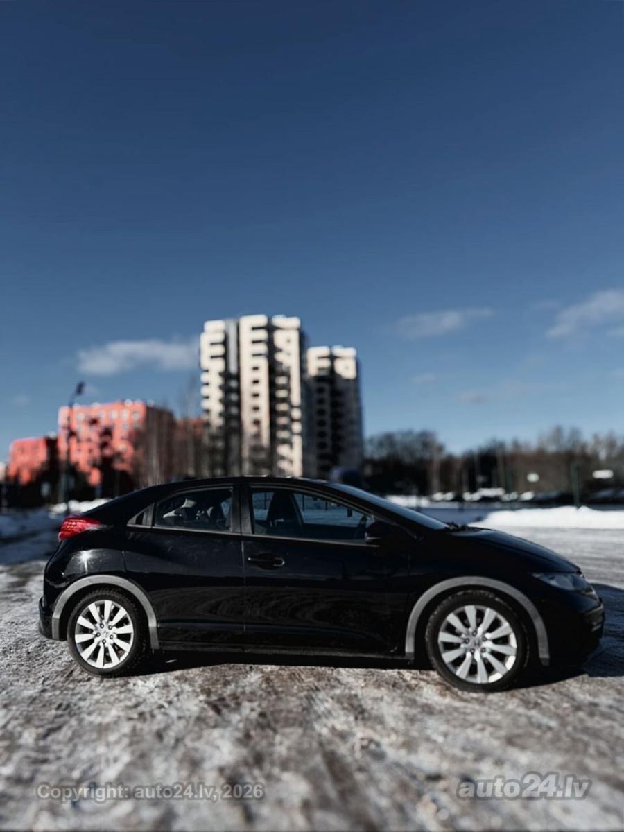 Black Honda Civic 2013 in Tallinn, with an engine capacity of 2.20 L and mileage of 236 thousand km for 6000 €, photo 3 on AUTOMOTO.COM.LV