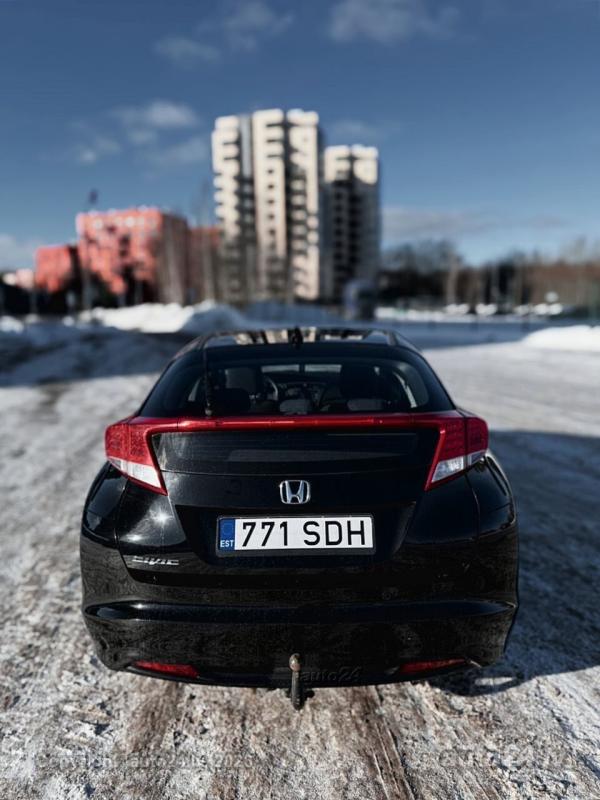 Melns Honda Civic 2013 Tallina, ar dzinēja tilpumu 2.20 L un nobraukumu 236 tūkst. km par 6000 €, foto 4 vietnē AUTOMOTO.COM.LV