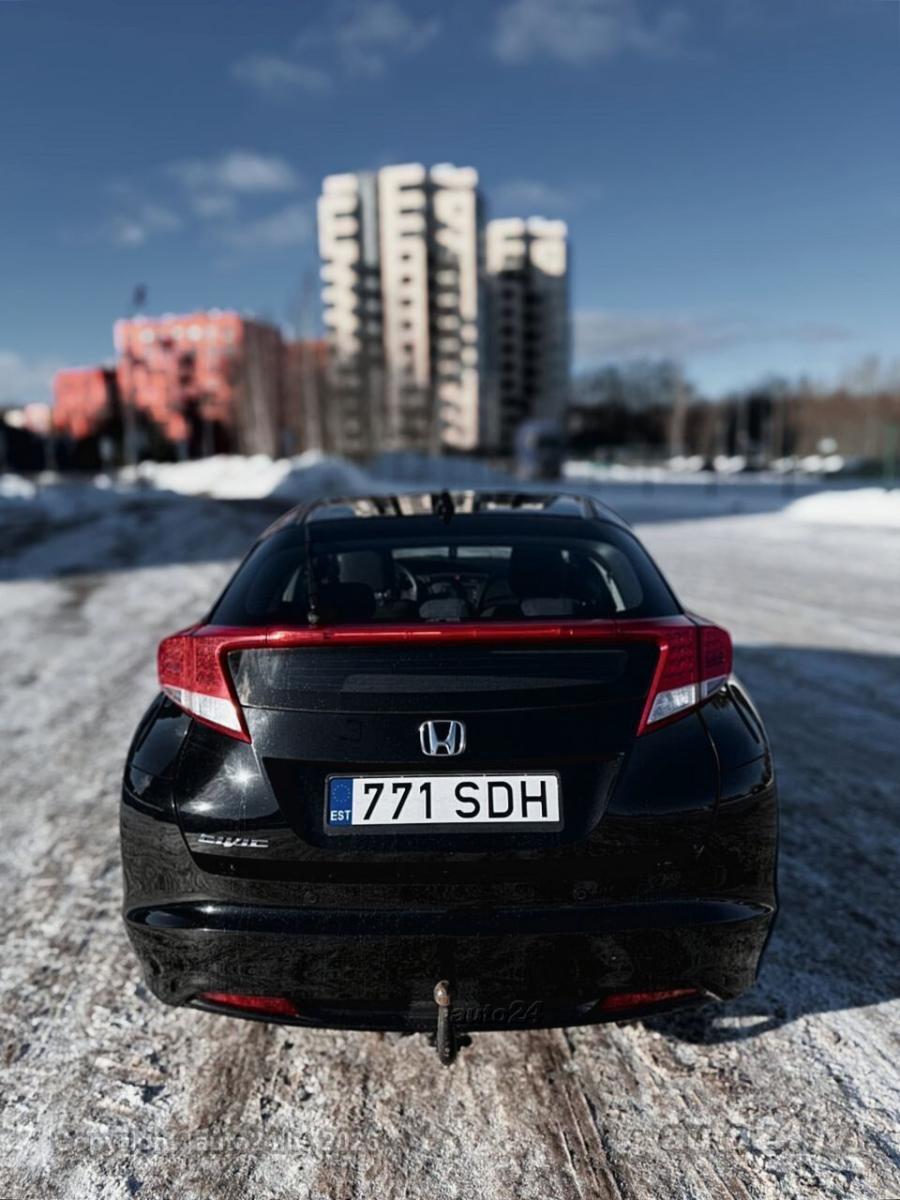 Black Honda Civic 2013 in Tallinn, with an engine capacity of 2.20 L and mileage of 236 thousand km for 6000 €, photo 4 on AUTOMOTO.COM.LV