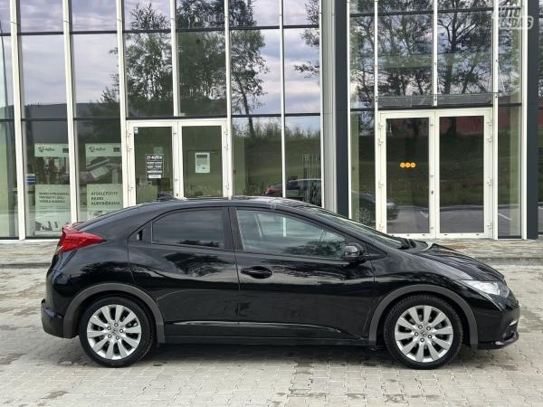 Black Honda Civic 2013 in Vilnius, with an engine capacity of 1.60 L and mileage of 104 thousand km for 7250 €, photo 5 on AUTOMOTO.COM.LV