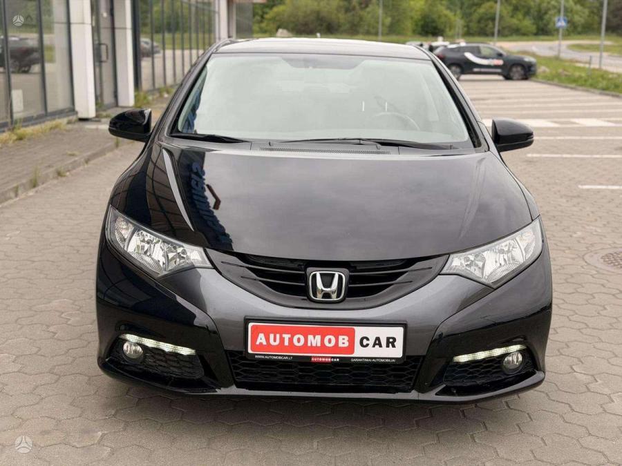Black Honda Civic 2013 in Vilnius, with an engine capacity of 1.60 L and mileage of 104 thousand km for 6950 €, photo 3 on AUTOMOTO.COM.LV
