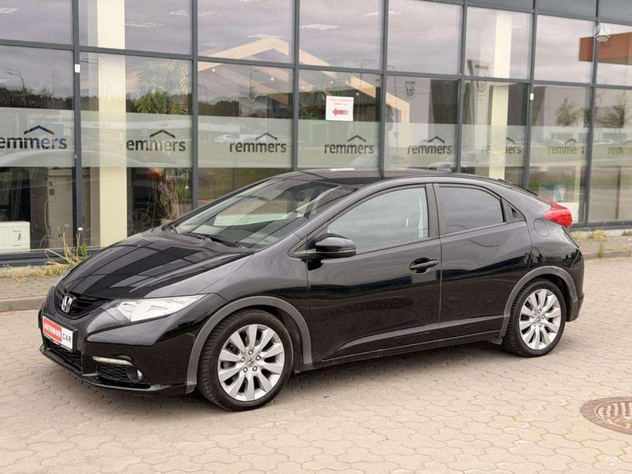 Black Honda Civic 2013 in Vilnius, with an engine capacity of 1.60 L and mileage of 104 thousand km for 6950 €, photo 5 on AUTOMOTO.COM.LV