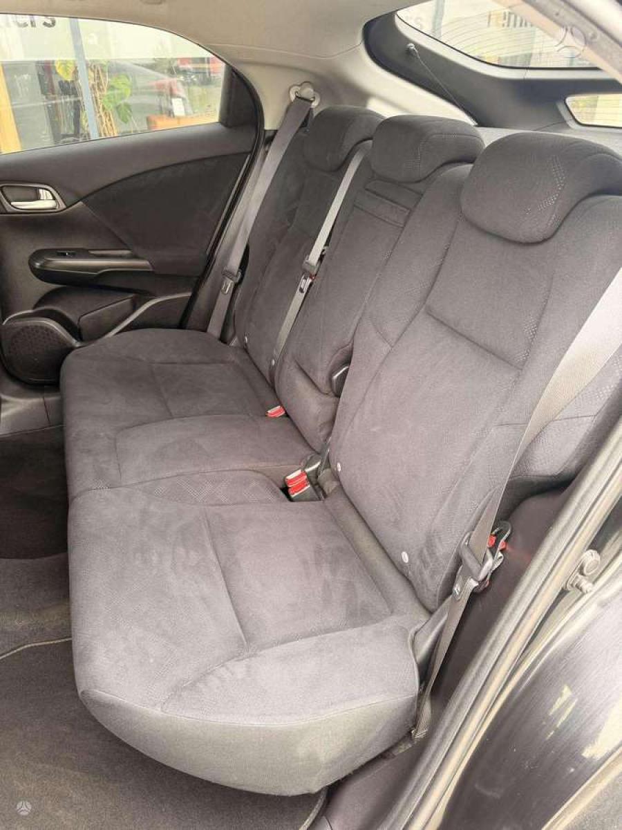 Black Honda Civic 2013 in Vilnius, with an engine capacity of 1.60 L and mileage of 104 thousand km for 6950 €, photo 14 on AUTOMOTO.COM.LV
