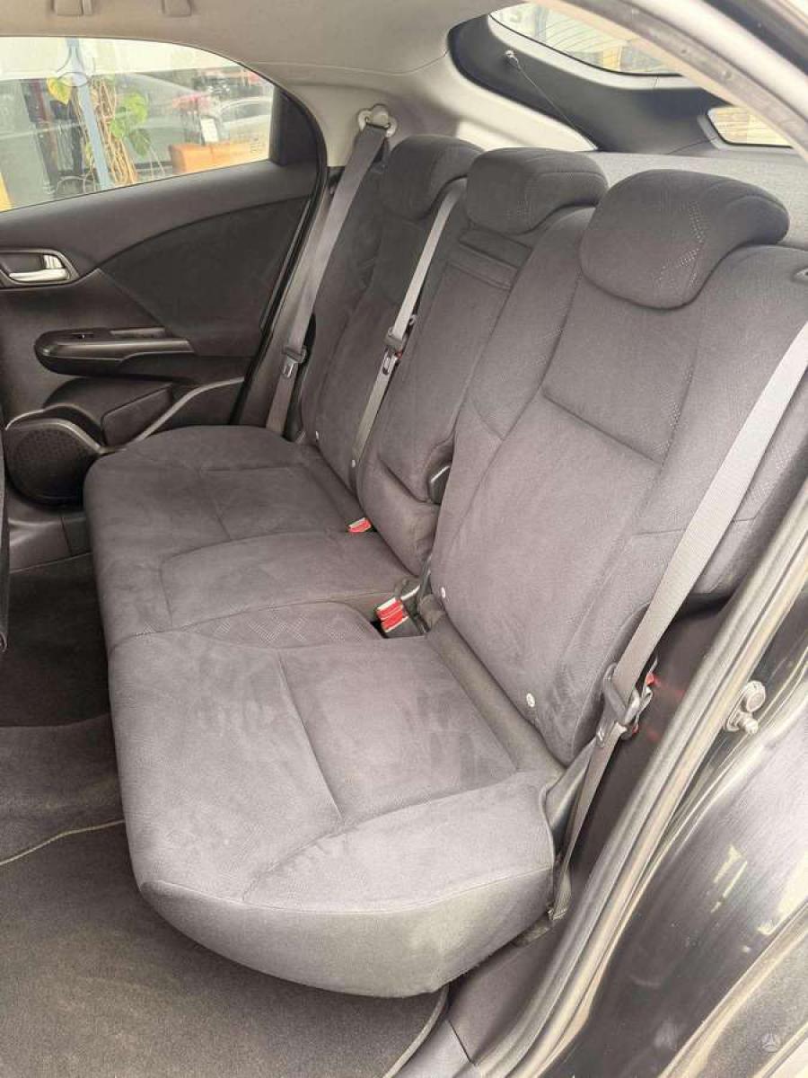 Black Honda Civic 2013 in Vilnius, with an engine capacity of 1.60 L and mileage of 104 thousand km for 6950 €, photo 15 on AUTOMOTO.COM.LV