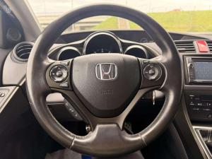 Black Honda Civic 2013 in Vilnius, with an engine capacity of 1.60 L and mileage of 104 thousand km for 6950 €, photo 19 on AUTOMOTO.COM.LV