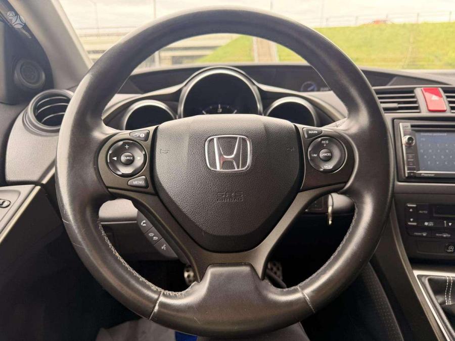 Black Honda Civic 2013 in Vilnius, with an engine capacity of 1.60 L and mileage of 104 thousand km for 6950 €, photo 19 on AUTOMOTO.COM.LV
