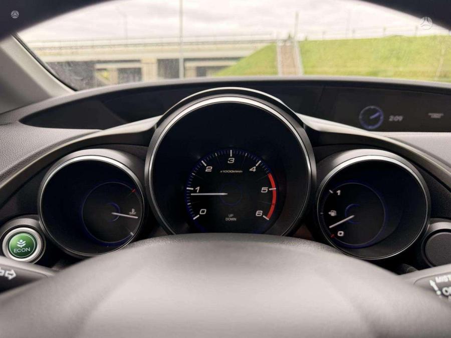 Black Honda Civic 2013 in Vilnius, with an engine capacity of 1.60 L and mileage of 104 thousand km for 6950 €, photo 23 on AUTOMOTO.COM.LV