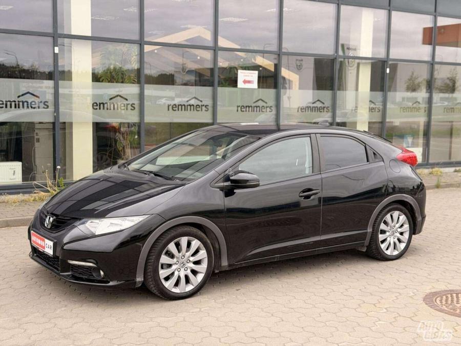 Black Honda Civic 2013 in Vilnius, with an engine capacity of 1.60 L and mileage of 104 thousand km for 6950 €, photo 5 on AUTOMOTO.COM.LV