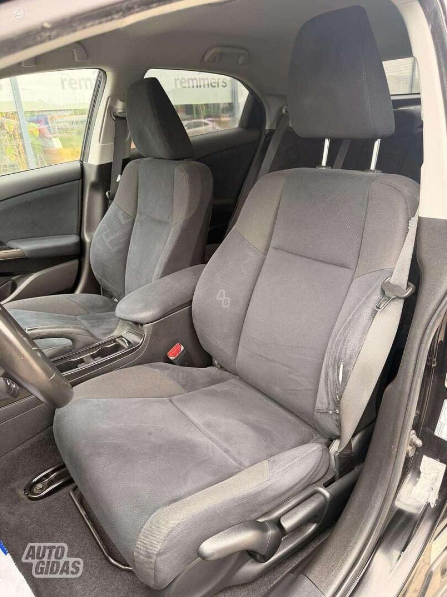 Black Honda Civic 2013 in Vilnius, with an engine capacity of 1.60 L and mileage of 104 thousand km for 6950 €, photo 11 on AUTOMOTO.COM.LV
