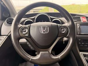 Black Honda Civic 2013 in Vilnius, with an engine capacity of 1.60 L and mileage of 104 thousand km for 6950 €, photo 19 on AUTOMOTO.COM.LV