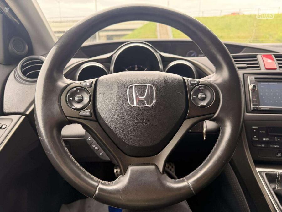 Black Honda Civic 2013 in Vilnius, with an engine capacity of 1.60 L and mileage of 104 thousand km for 6950 €, photo 19 on AUTOMOTO.COM.LV