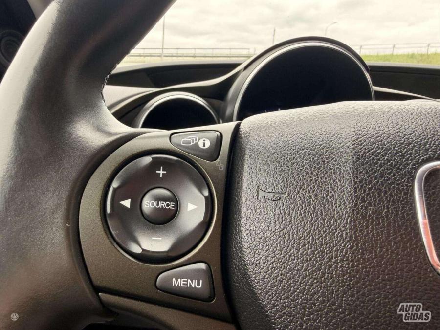 Black Honda Civic 2013 in Vilnius, with an engine capacity of 1.60 L and mileage of 104 thousand km for 6950 €, photo 21 on AUTOMOTO.COM.LV
