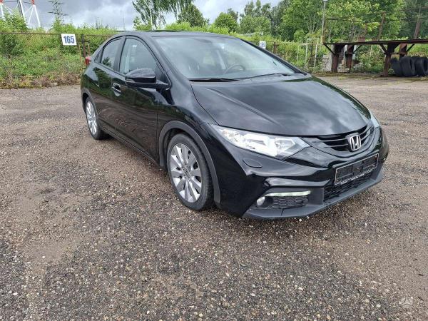Black Honda Civic 2013 in Alytus, with an engine capacity of 1.60 L and mileage of 220 thousand km for 5500 €, photo 1 on AUTOMOTO.COM.LV
