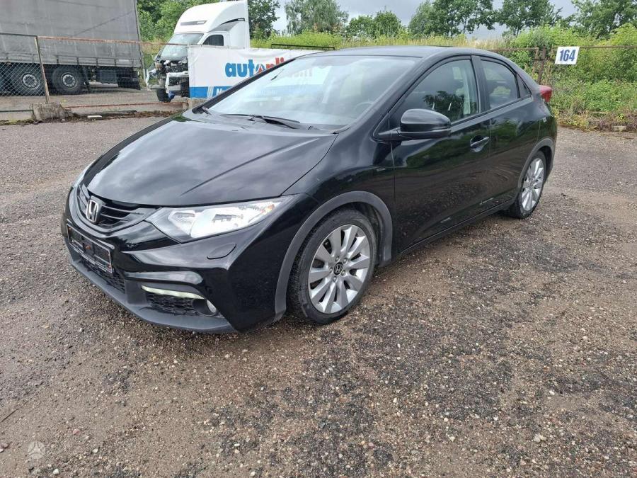Black Honda Civic 2013 in Alytus, with an engine capacity of 1.60 L and mileage of 220 thousand km for 5500 €, photo 3 on AUTOMOTO.COM.LV