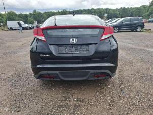 Black Honda Civic 2013 in Alytus, with an engine capacity of 1.60 L and mileage of 220 thousand km for 5500 €, photo 5 on AUTOMOTO.COM.LV