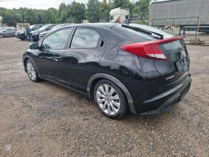 Black Honda Civic 2013 in Alytus, with an engine capacity of 1.60 L and mileage of 220 thousand km for 5500 €, photo 6 on AUTOMOTO.COM.LV