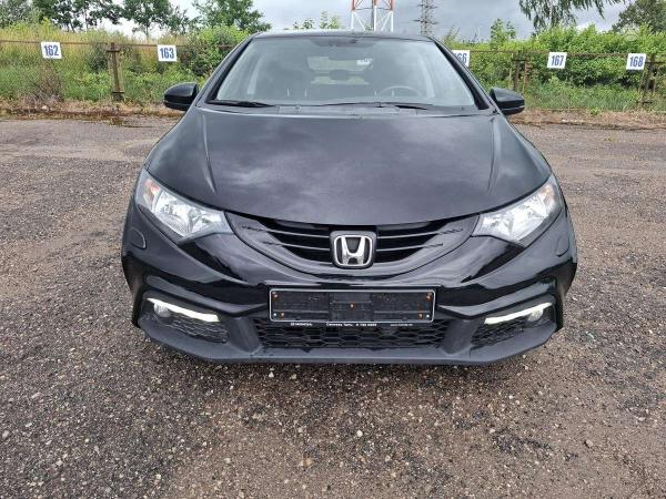 Black Honda Civic 2013 in Alytus, with an engine capacity of 1.60 L and mileage of 220 thousand km for 5500 €, photo 8 on AUTOMOTO.COM.LV