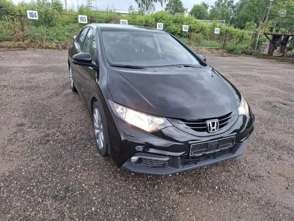 Black Honda Civic 2013 in Alytus, with an engine capacity of 1.60 L and mileage of 220 thousand km for 5500 €, photo 10 on AUTOMOTO.COM.LV