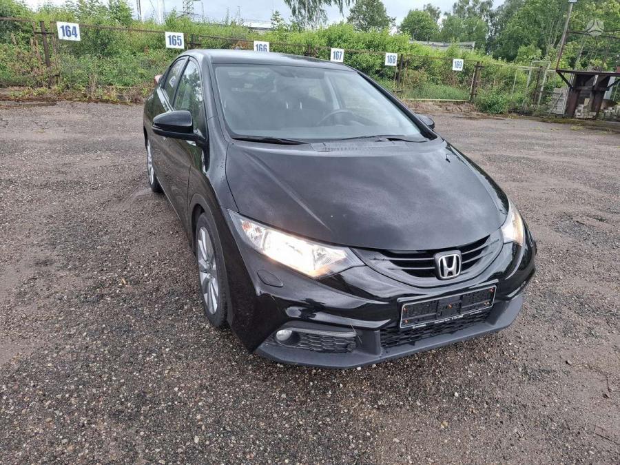 Black Honda Civic 2013 in Alytus, with an engine capacity of 1.60 L and mileage of 220 thousand km for 5500 €, photo 11 on AUTOMOTO.COM.LV
