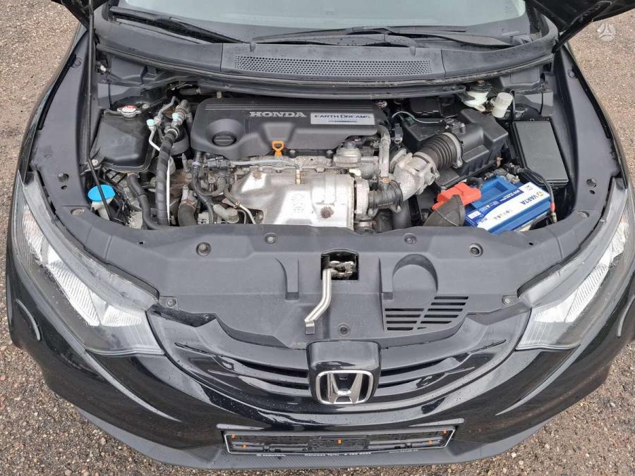 Black Honda Civic 2013 in Alytus, with an engine capacity of 1.60 L and mileage of 220 thousand km for 5500 €, photo 14 on AUTOMOTO.COM.LV