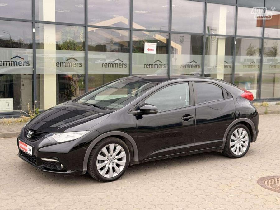 Black Honda Civic 2013 in Vilnius, with an engine capacity of 1.60 L and mileage of 104 thousand km for 6950 €, photo 5 on AUTOMOTO.COM.LV