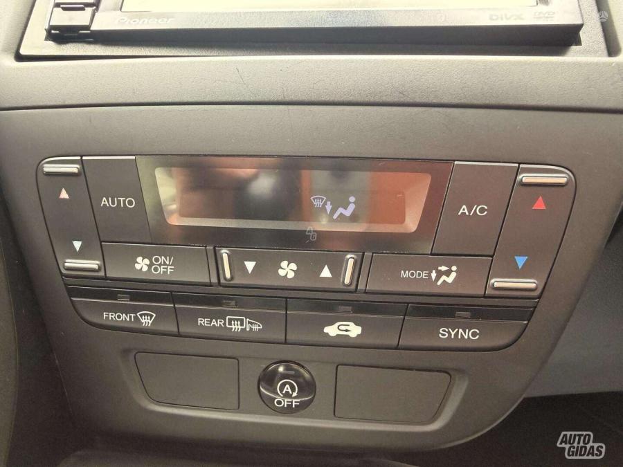 Black Honda Civic 2013 in Vilnius, with an engine capacity of 1.60 L and mileage of 104 thousand km for 6950 €, photo 26 on AUTOMOTO.COM.LV