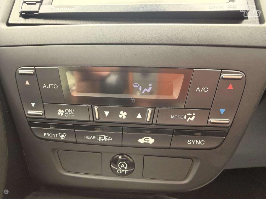 Black Honda Civic 2013 in Vilnius, with an engine capacity of 1.60 L and mileage of 104 thousand km for 5950 €, photo 26 on AUTOMOTO.COM.LV