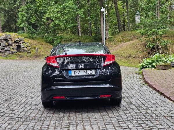 Honda Civic 2013 Tallina vietnē Melns Honda Civic 2013 Tallina, ar dzinēja tilpumu 1.80 L un nobraukumu 150 tūkst. km par 7500 €, foto 7 vietnē AUTOMOTO.COM.LV