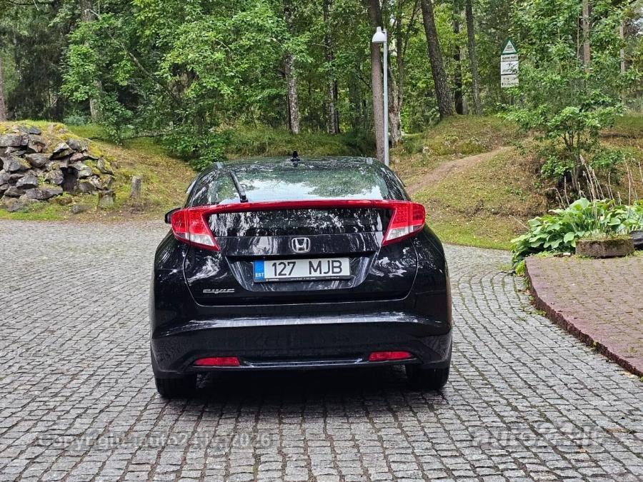Melns Honda Civic 2013 Tallina, ar dzinēja tilpumu 1.80 L un nobraukumu 150 tūkst. km par 7500 €, foto 7 vietnē AUTOMOTO.COM.LV