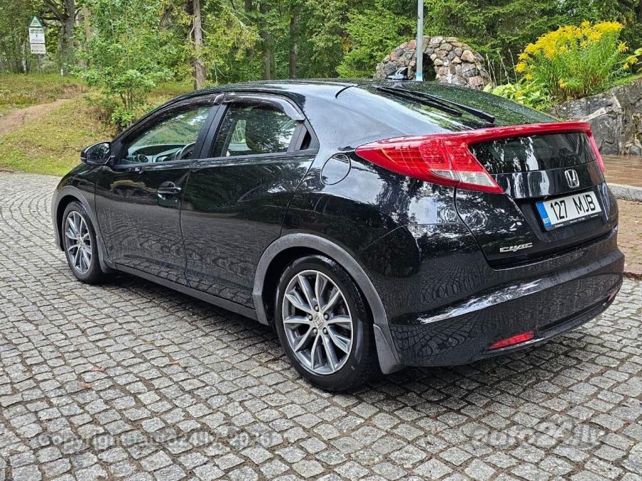 Melns Honda Civic 2013 Tallina, ar dzinēja tilpumu 1.80 L un nobraukumu 150 tūkst. km par 7500 €, foto 8 vietnē AUTOMOTO.COM.LV