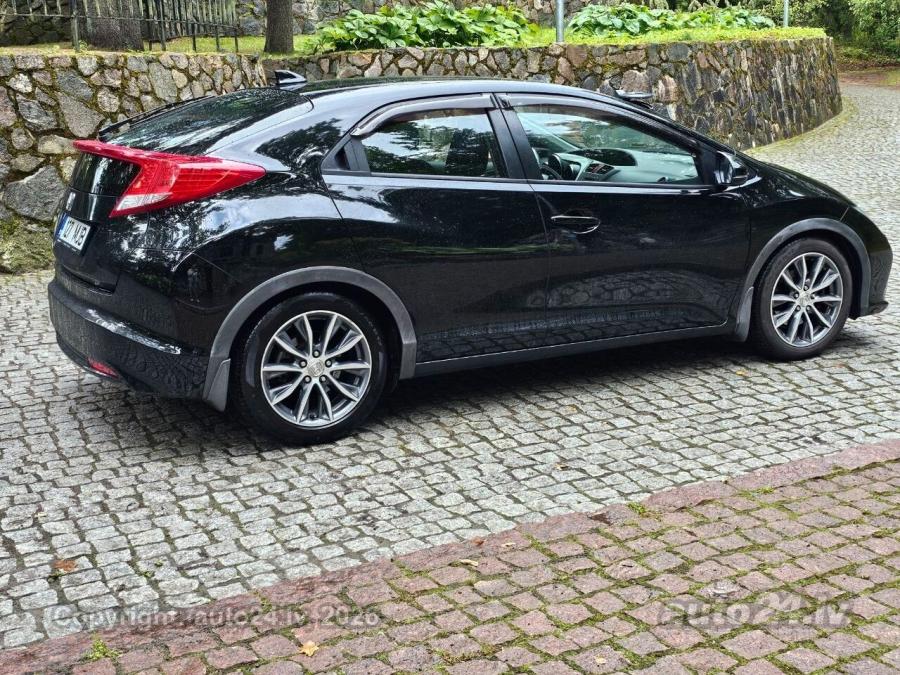Melns Honda Civic 2013 Tallina, ar dzinēja tilpumu 1.80 L un nobraukumu 150 tūkst. km par 7500 €, foto 9 vietnē AUTOMOTO.COM.LV