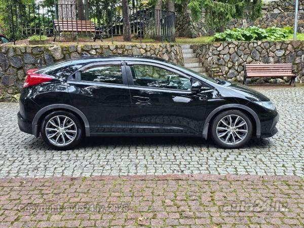Honda Civic 2013 Tallina vietnē Melns Honda Civic 2013 Tallina, ar dzinēja tilpumu 1.80 L un nobraukumu 150 tūkst. km par 7500 €, foto 11 vietnē AUTOMOTO.COM.LV