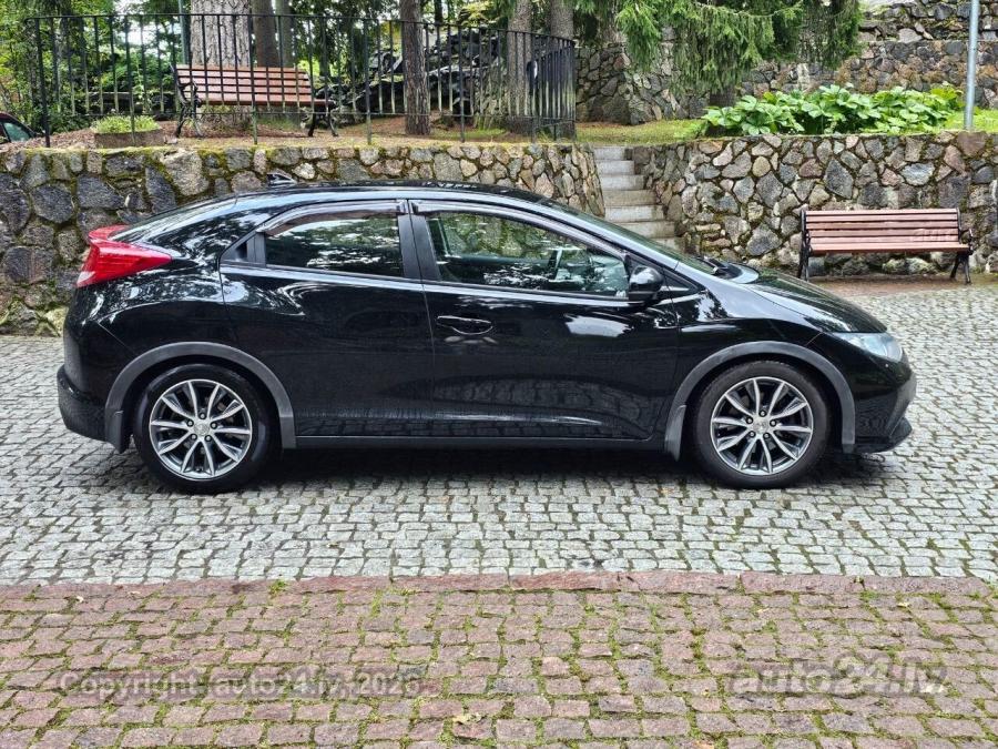Melns Honda Civic 2013 Tallina, ar dzinēja tilpumu 1.80 L un nobraukumu 150 tūkst. km par 7500 €, foto 11 vietnē AUTOMOTO.COM.LV