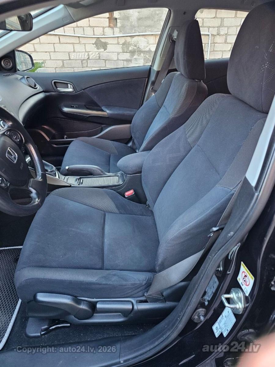 Melns Honda Civic 2013 Tallina, ar dzinēja tilpumu 1.80 L un nobraukumu 150 tūkst. km par 7500 €, foto 25 vietnē AUTOMOTO.COM.LV