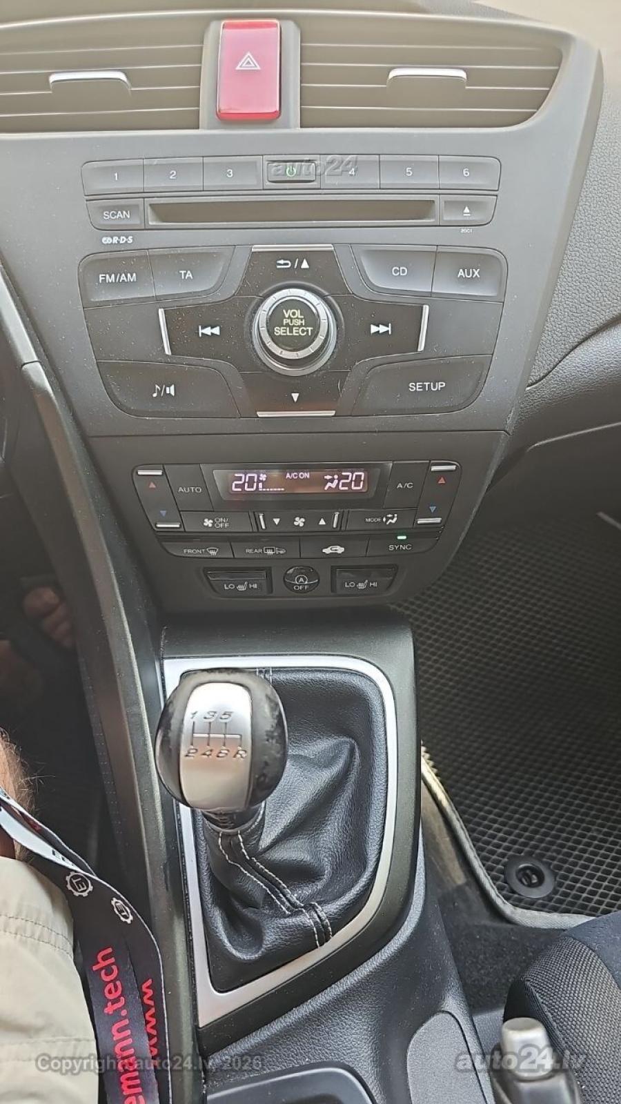 Melns Honda Civic 2013 Tallina, ar dzinēja tilpumu 1.80 L un nobraukumu 150 tūkst. km par 7500 €, foto 26 vietnē AUTOMOTO.COM.LV