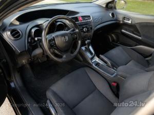 Melns Honda Civic 2014 Tallina, ar dzinēja tilpumu 1.80 L un nobraukumu 93 tūkst. km par 9999 €, foto 4 vietnē AUTOMOTO.COM.LV