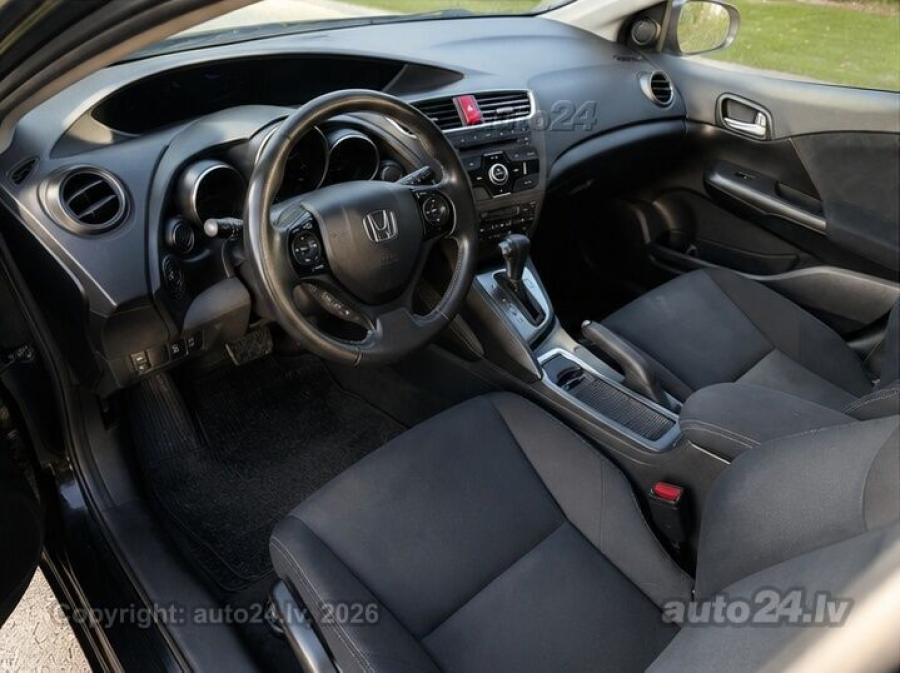 Melns Honda Civic 2014 Tallina, ar dzinēja tilpumu 1.80 L un nobraukumu 93 tūkst. km par 9999 €, foto 4 vietnē AUTOMOTO.COM.LV