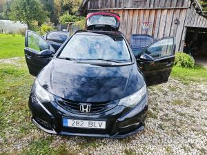 Black Honda Civic 2014 in Tallinn, with an engine capacity of 1.80 L and mileage of 356 thousand km for 4300 €, photo 3 on AUTOMOTO.COM.LV