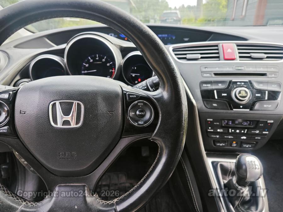 Черный Хонда Цивик 2014 в Таллин, объемом двигателя 1.80 л и пробегом 356 тыс. км за 4300 €, фото 14 на AUTOMOTO.COM.LV