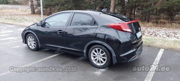 Black Honda Civic 2015 in Tallinn, with an engine capacity of 1.80 L and mileage of 100 thousand km for 10990 €, photo 2 on AUTOMOTO.COM.LV