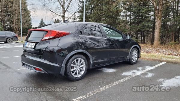 Black Honda Civic 2015 in Tallinn, with an engine capacity of 1.80 L and mileage of 100 thousand km for 10990 €, photo 5 on AUTOMOTO.COM.LV