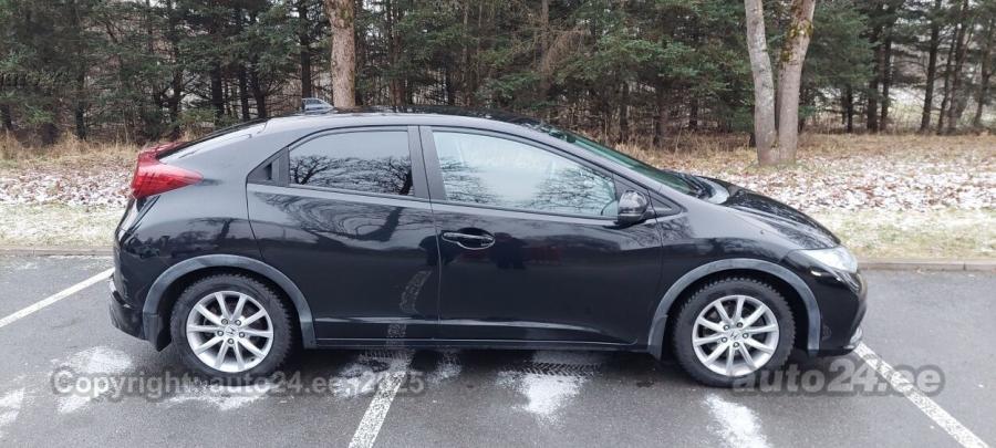 Melns Honda Civic 2015 Tallina, ar dzinēja tilpumu 1.80 L un nobraukumu 100 tūkst. km par 10990 €, foto 7 vietnē AUTOMOTO.COM.LV