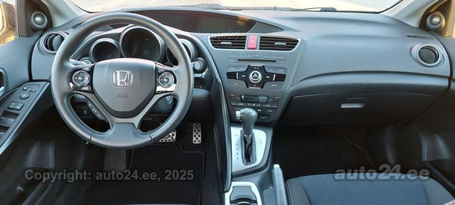 Melns Honda Civic 2015 Tallina, ar dzinēja tilpumu 1.80 L un nobraukumu 100 tūkst. km par 10990 €, foto 11 vietnē AUTOMOTO.COM.LV