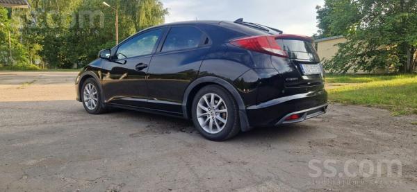 Melns Honda Civic 2015 Rīga, ar dzinēja tilpumu 1.40 L un nobraukumu 172 tūkst. km par 6500 €, foto 4 vietnē AUTOMOTO.COM.LV