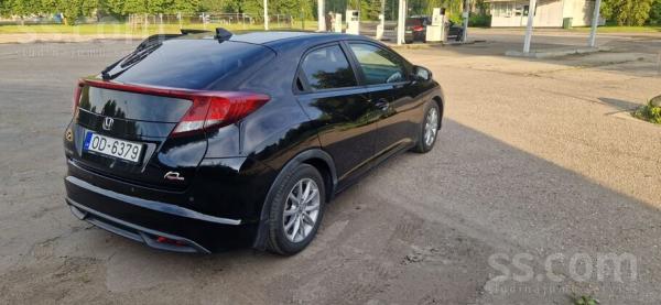 Melns Honda Civic 2015 Rīga, ar dzinēja tilpumu 1.40 L un nobraukumu 172 tūkst. km par 6500 €, foto 6 vietnē AUTOMOTO.COM.LV