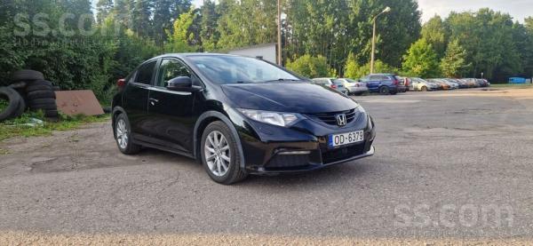 Melns Honda Civic 2015 Rīga, ar dzinēja tilpumu 1.40 L un nobraukumu 172 tūkst. km par 6500 €, foto 7 vietnē AUTOMOTO.COM.LV