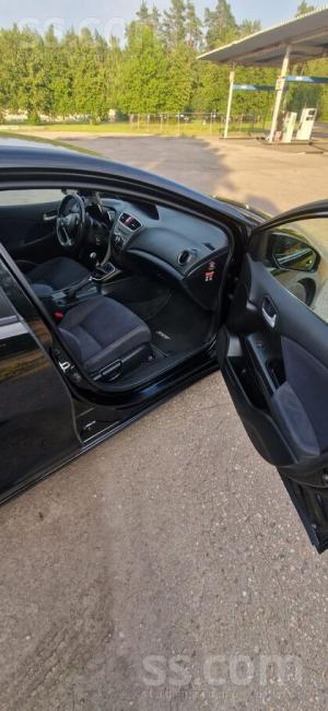 Melns Honda Civic 2015 Rīga, ar dzinēja tilpumu 1.40 L un nobraukumu 172 tūkst. km par 6500 €, foto 18 vietnē AUTOMOTO.COM.LV