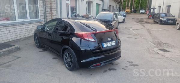 Melns Honda Civic 2015 Rīga, ar dzinēja tilpumu 1.40 L un nobraukumu 178 tūkst. km par 6750 €, foto 8 vietnē AUTOMOTO.COM.LV
